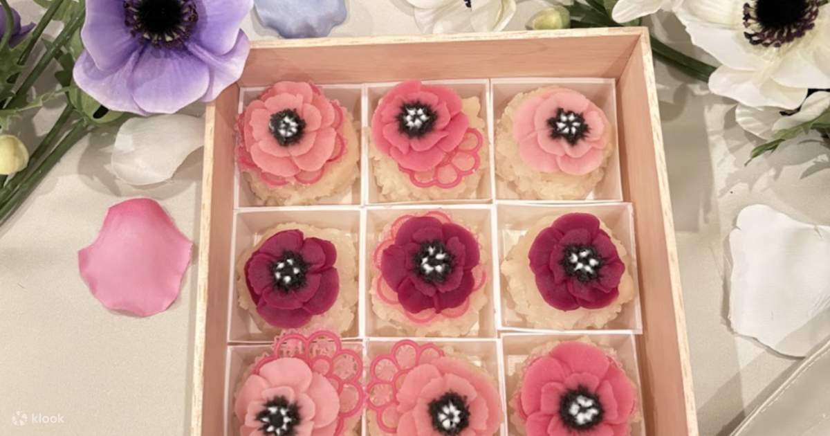 Flower Wagashi Making Experience [Eme.Amore] - Klook